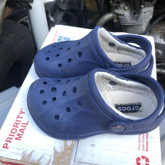 CROCS | Shoes | Crocs Blue Fur Lined Fuzzy Slippers Clogs Shoes | Poshmark